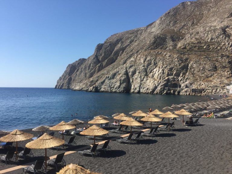 Σαντορίνη... το νησί που πρέπει να πας οπωσδήποτε μια φορά στη ζωή σου ...